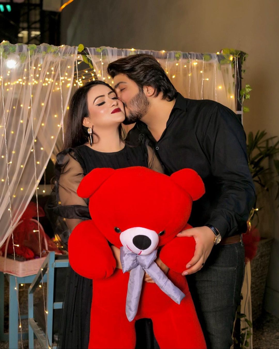 Sehar Hayat And Sami Rasheed Romantic Valentines Day Shoot | Reviewit.pk