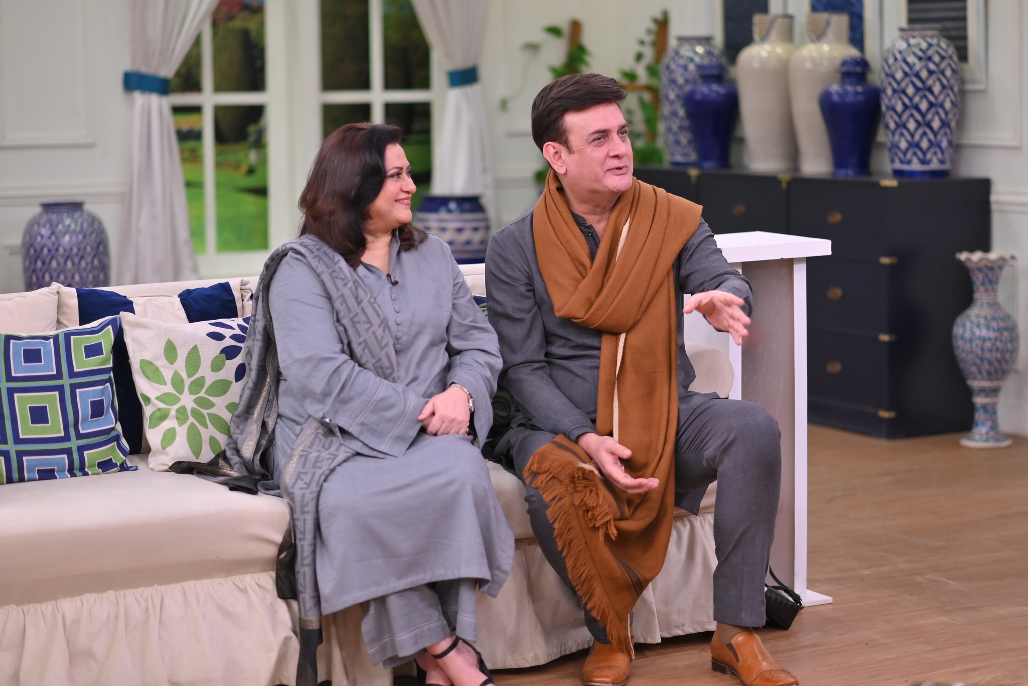 Shahood Alvi And Wife Share Their Childhood Love Story | Reviewit.pk