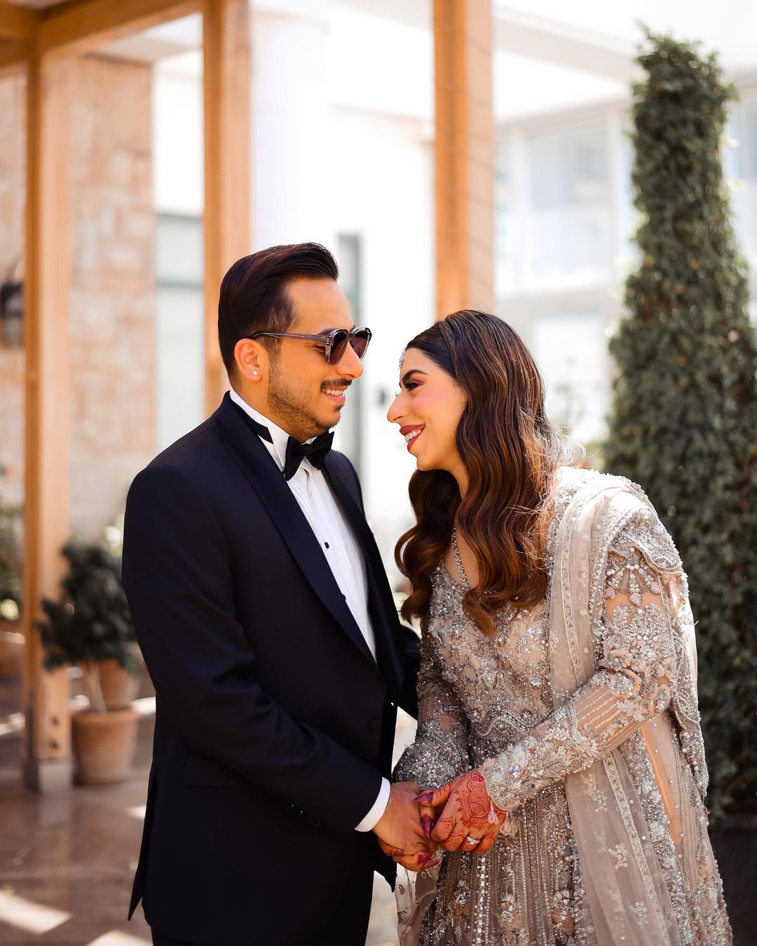 Celebrities Spotted At Umer Mukhtar's Walima | Reviewit.pk