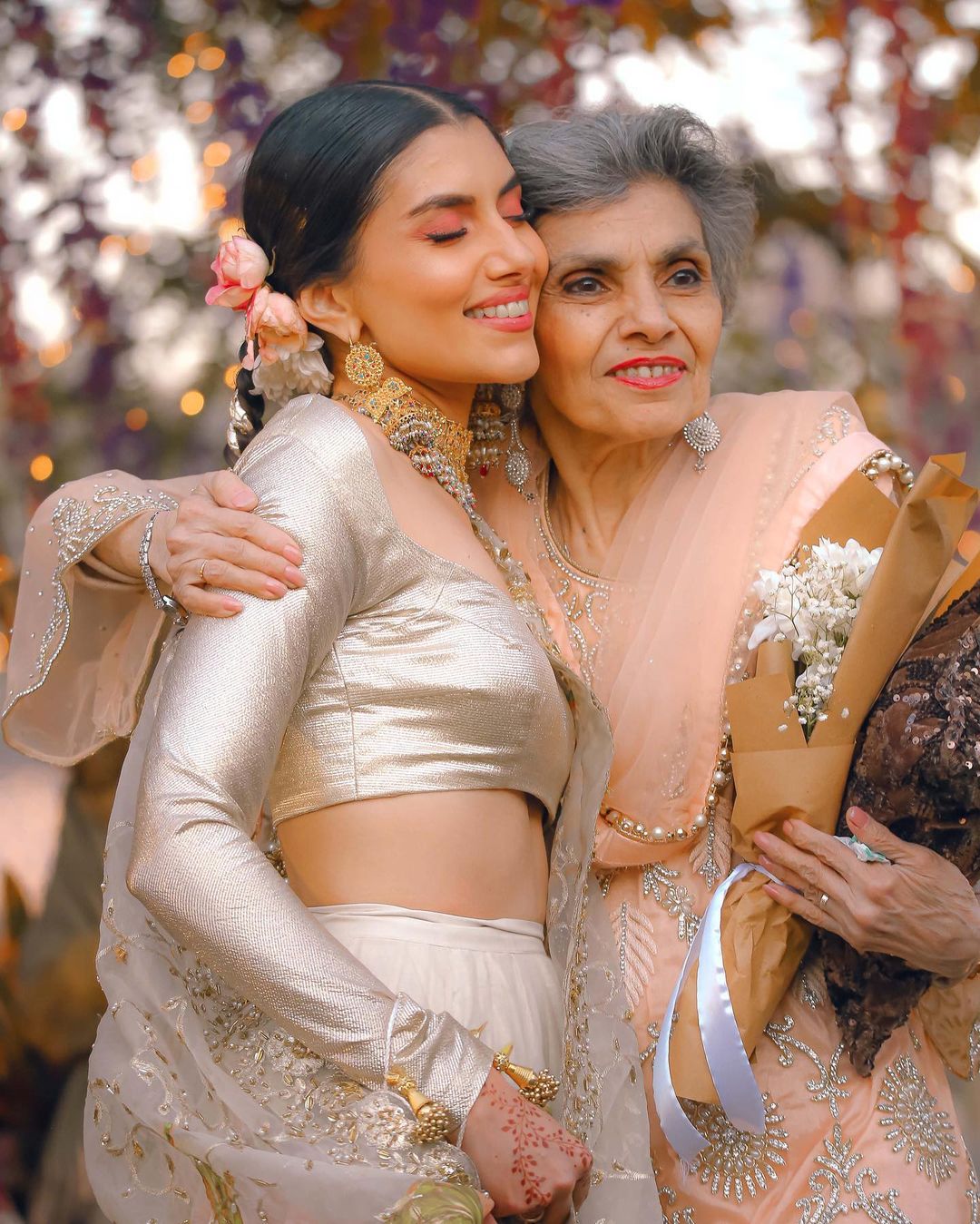 Zara Peerzada And Sarwan Saleh's Colourful Shendi | Reviewit.pk