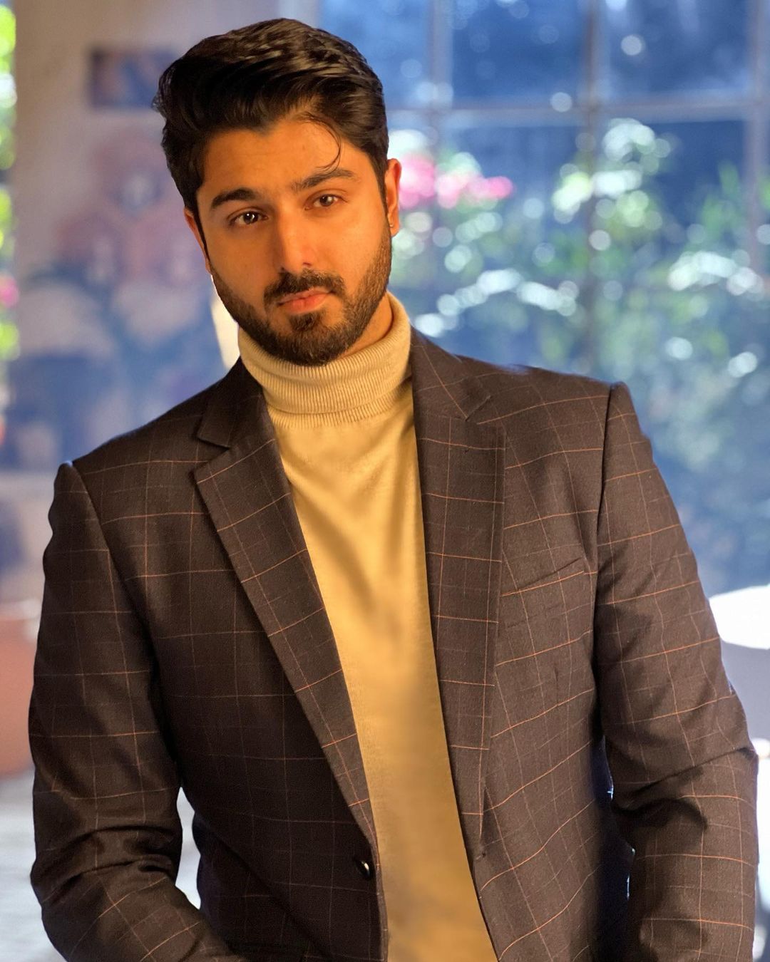 Zaviyar Nauman Ijaz Wishes To Carve His Own Identity | Reviewit.pk