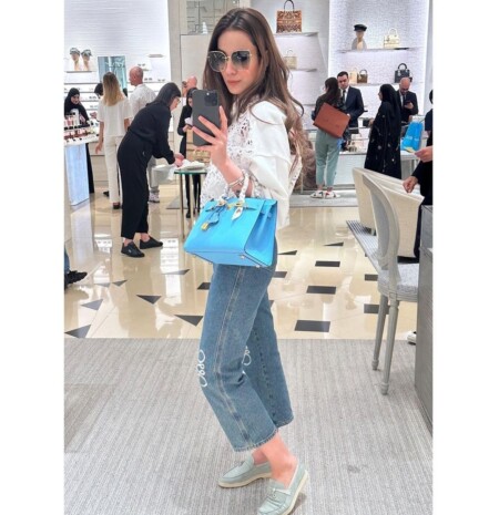 Gorgeous Alyzeh Gabol Shares Pictures Of Her Son | Reviewit.pk