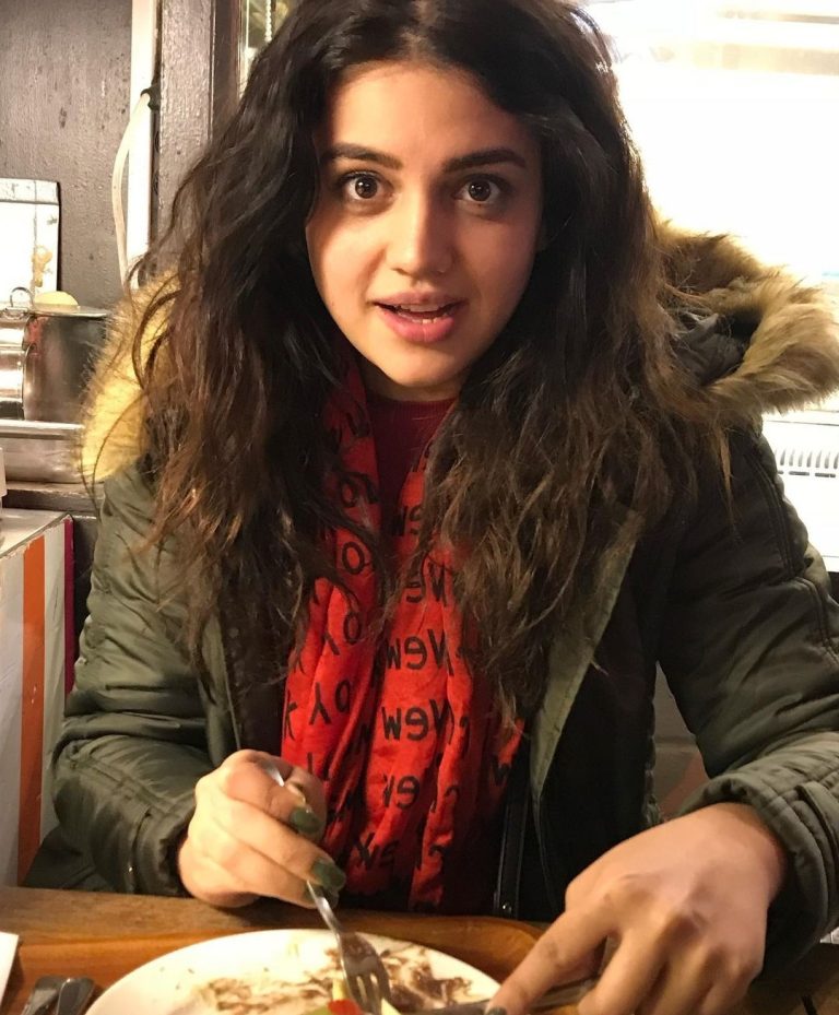 Asad Siddiqui Wishes Zara Noor Abbas on Birthday - Shares Pictures ...