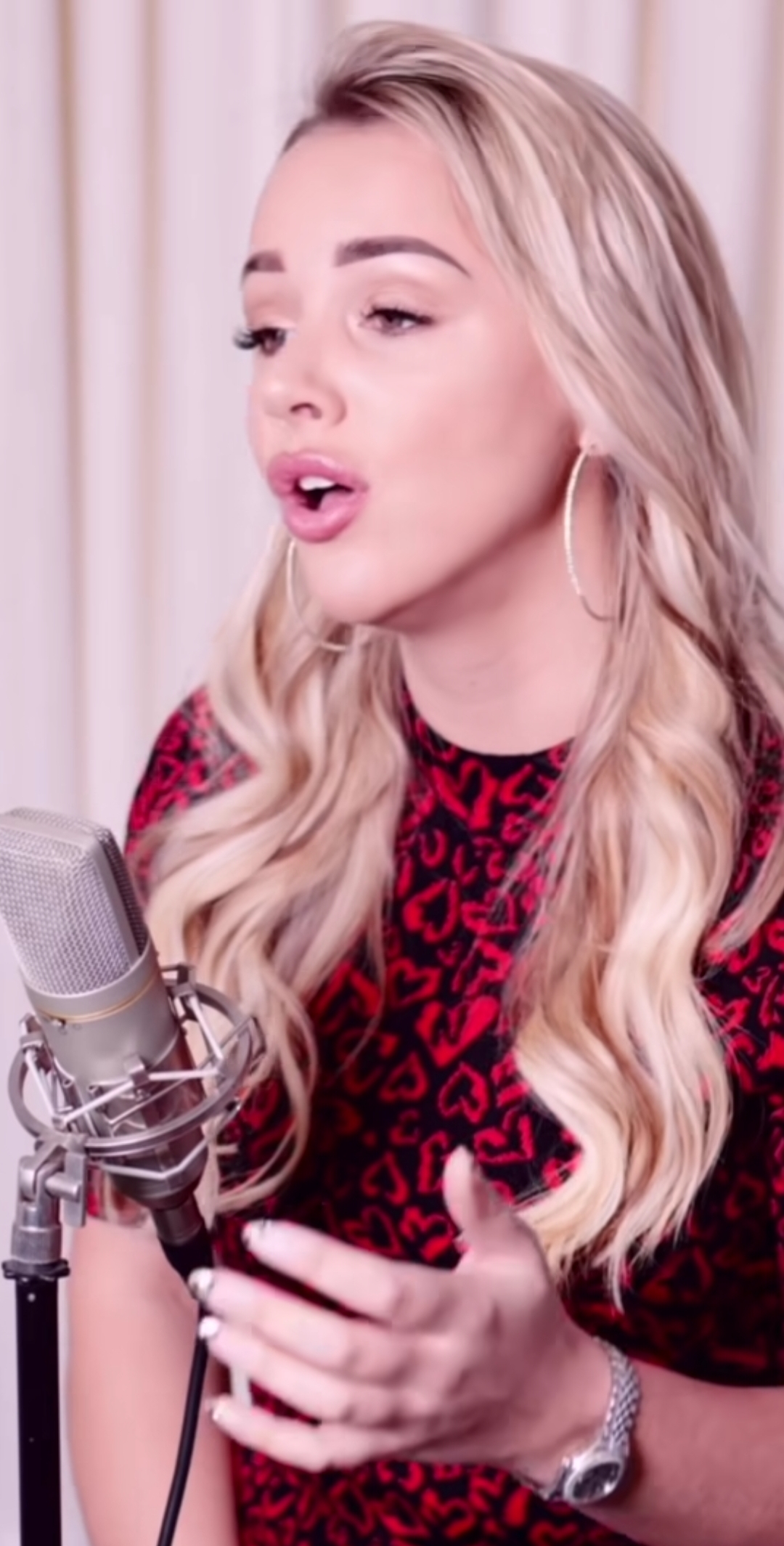 Dutch Singer Emma Heesters Covers Kahani Suno | Reviewit.pk