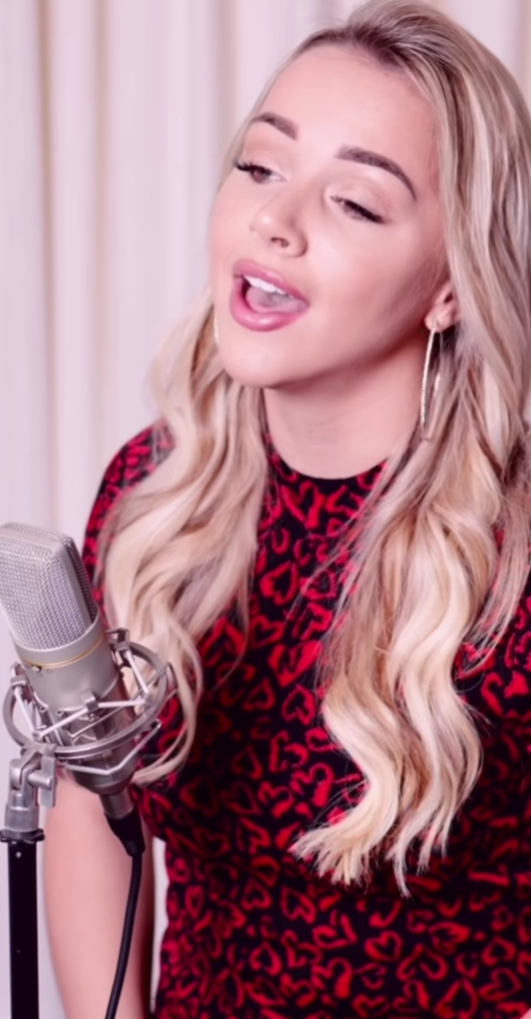 Dutch Singer Emma Heesters Covers Kahani Suno | Reviewit.pk