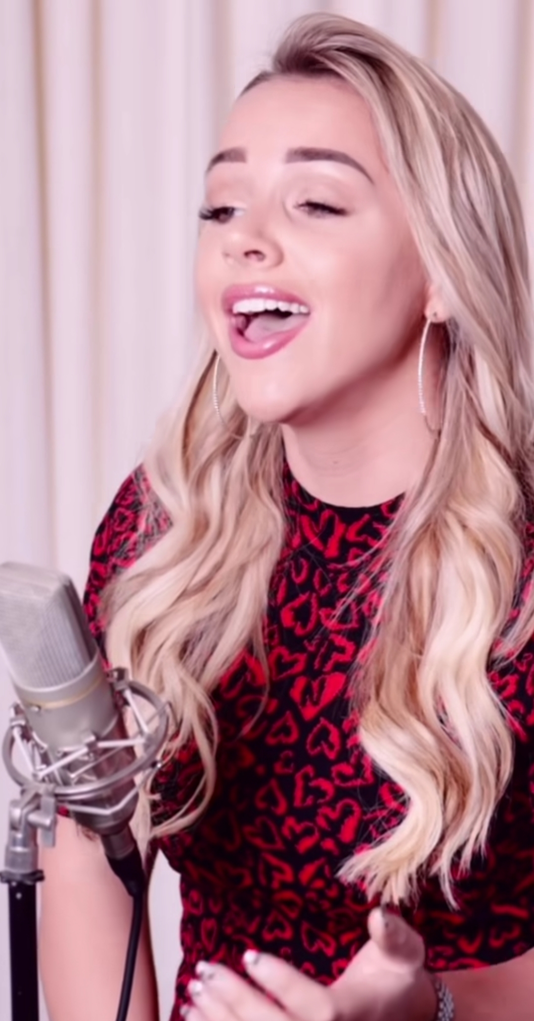 Dutch Singer Emma Heesters Covers Kahani Suno | Reviewit.pk