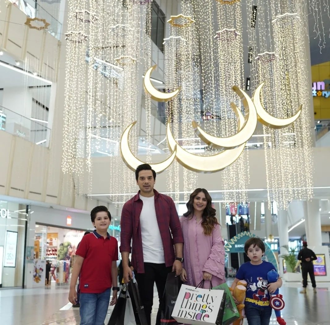 Fatima Effendi Adorable New Family Pictures from Lahore | Reviewit.pk