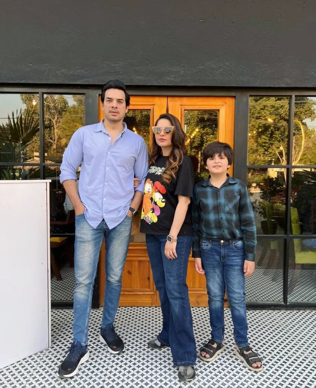 Fatima Effendi Adorable New Family Pictures from Lahore | Reviewit.pk