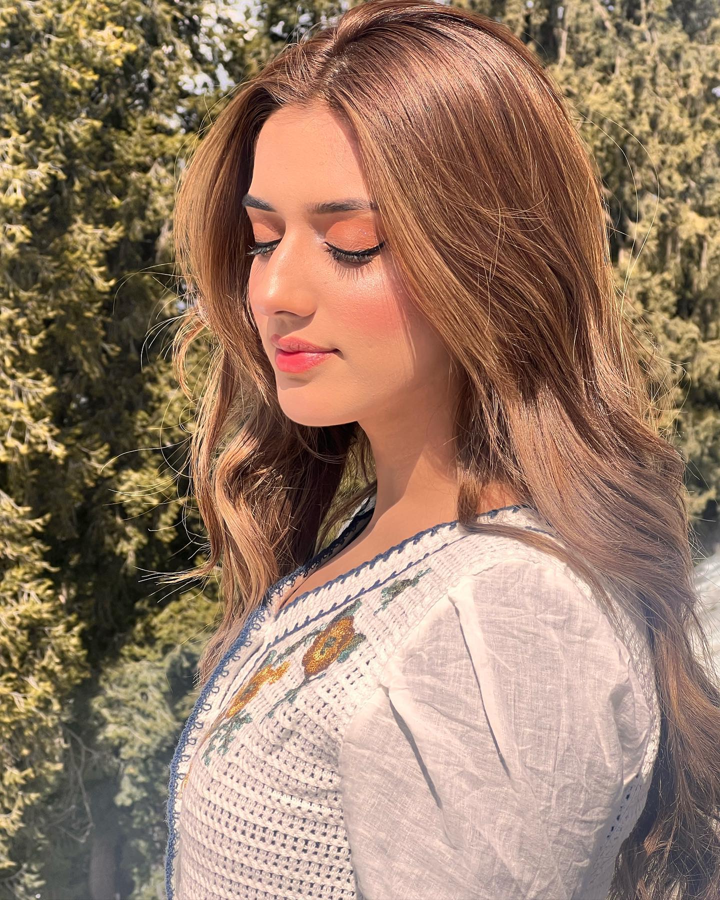 Jannat Mirza Takes Giant Swing Ride In Malam Jabba | Reviewit.pk