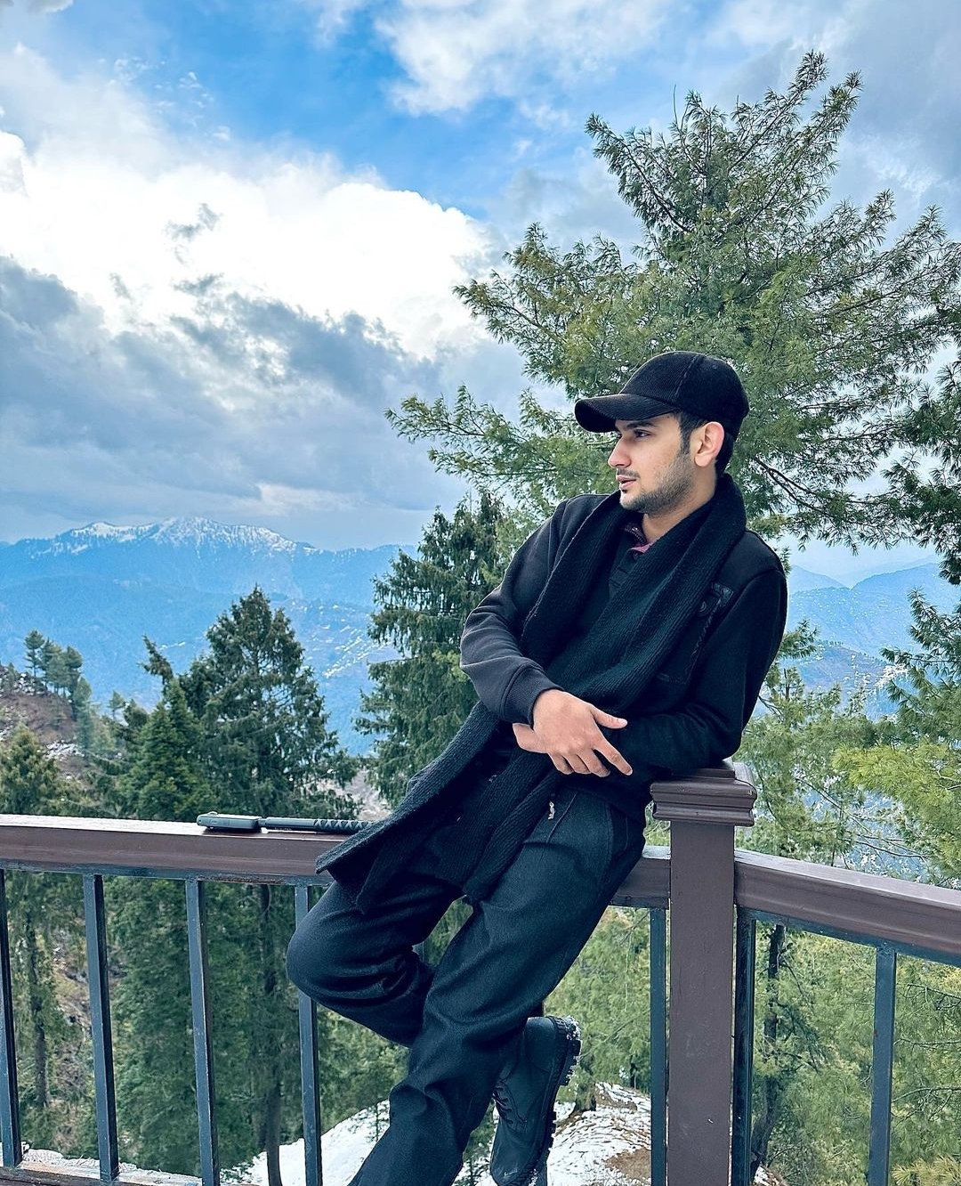 Maaz Safder New Adorable Family Pictures | Reviewit.pk