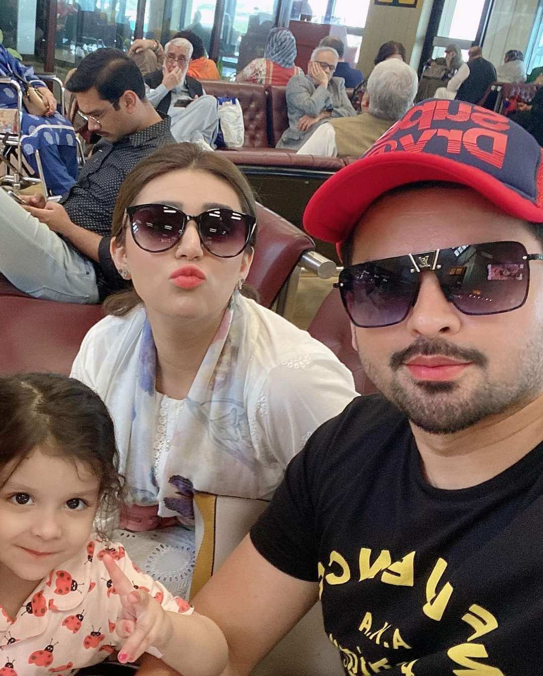 Actor Noman Habib's New Adorable Family Pictures | Reviewit.pk