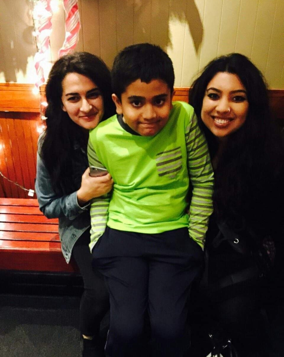 Unseen Family Pictures of Qavi Khan | Reviewit.pk