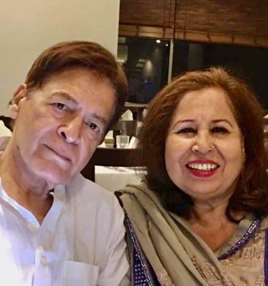 Unseen Family Pictures of Qavi Khan | Reviewit.pk