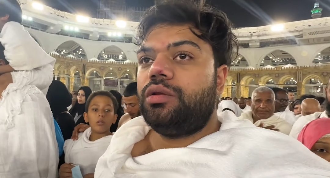 Saad Rehman Aka Ducky Bhai Performs Umrah With Wife | Reviewit.pk