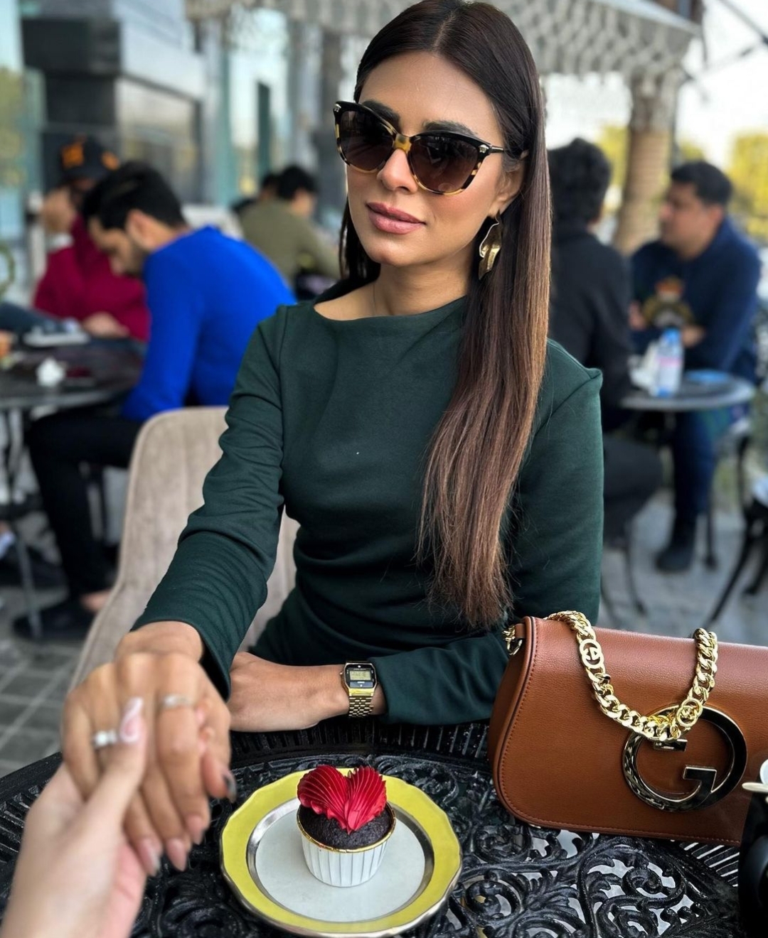 Sabeeka Imam New Gorgeous Pictures With Friends | Reviewit.pk