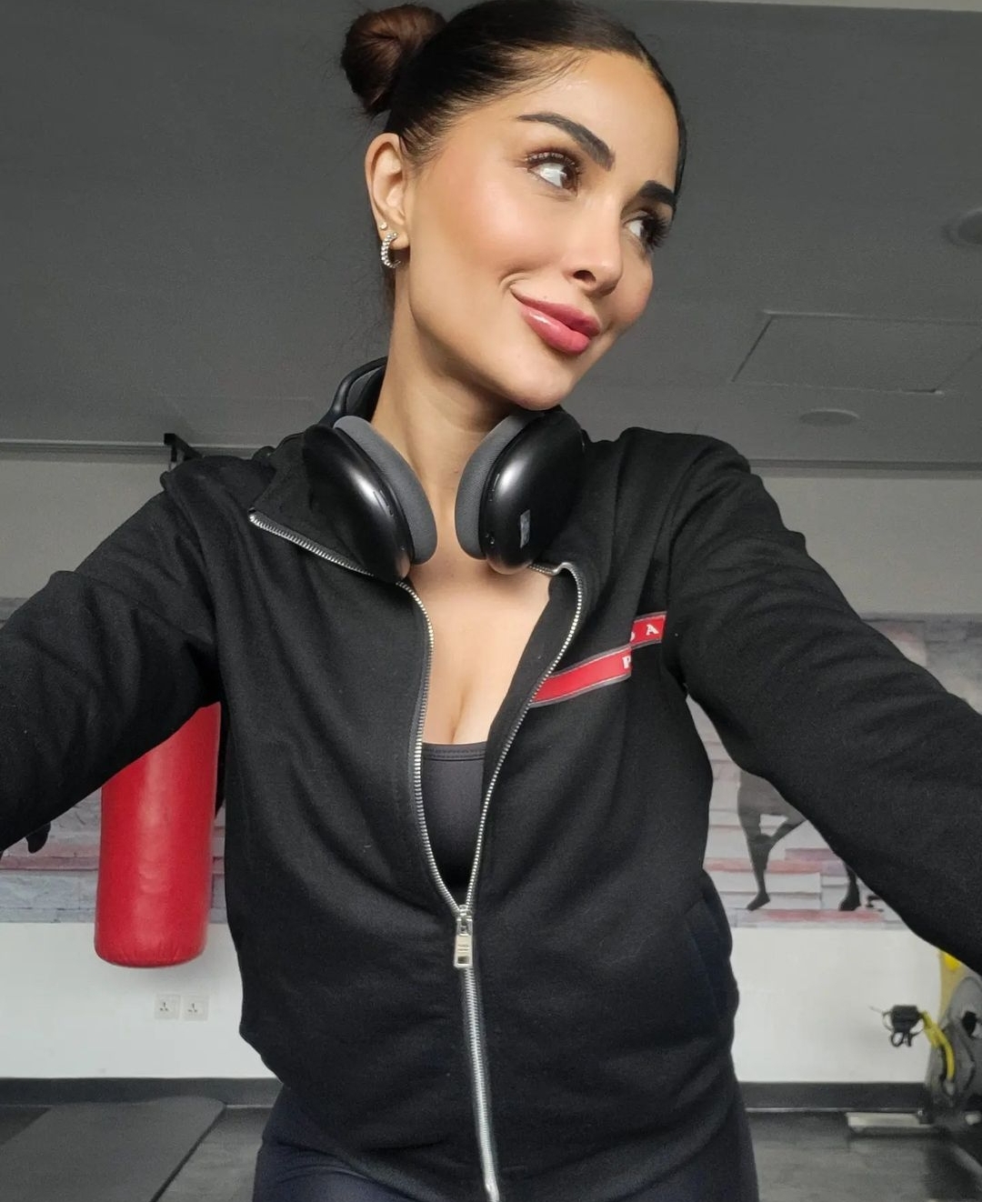 Sabeeka Imam New Gorgeous Pictures With Friends | Reviewit.pk