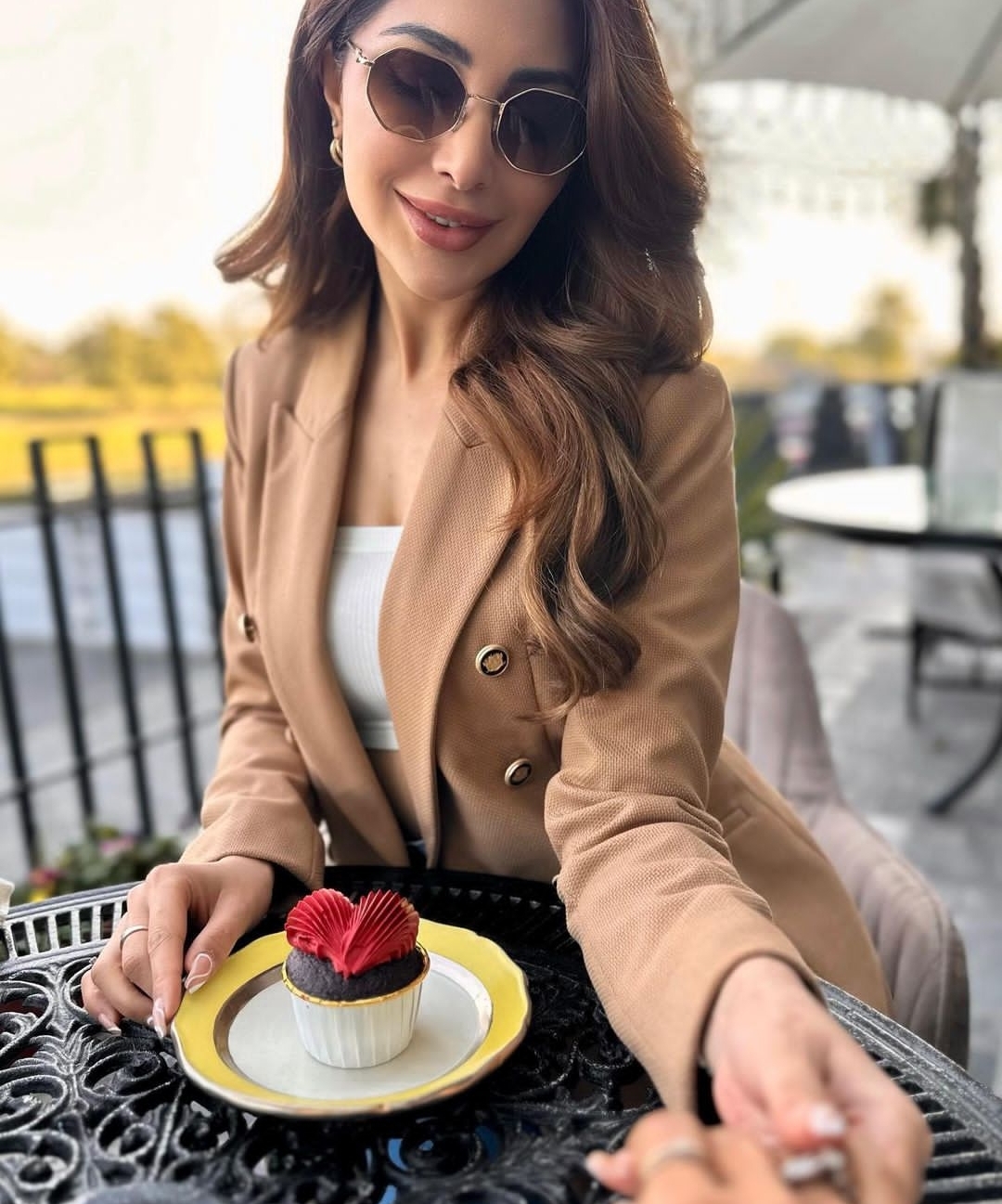 Sabeeka Imam New Gorgeous Pictures With Friends | Reviewit.pk