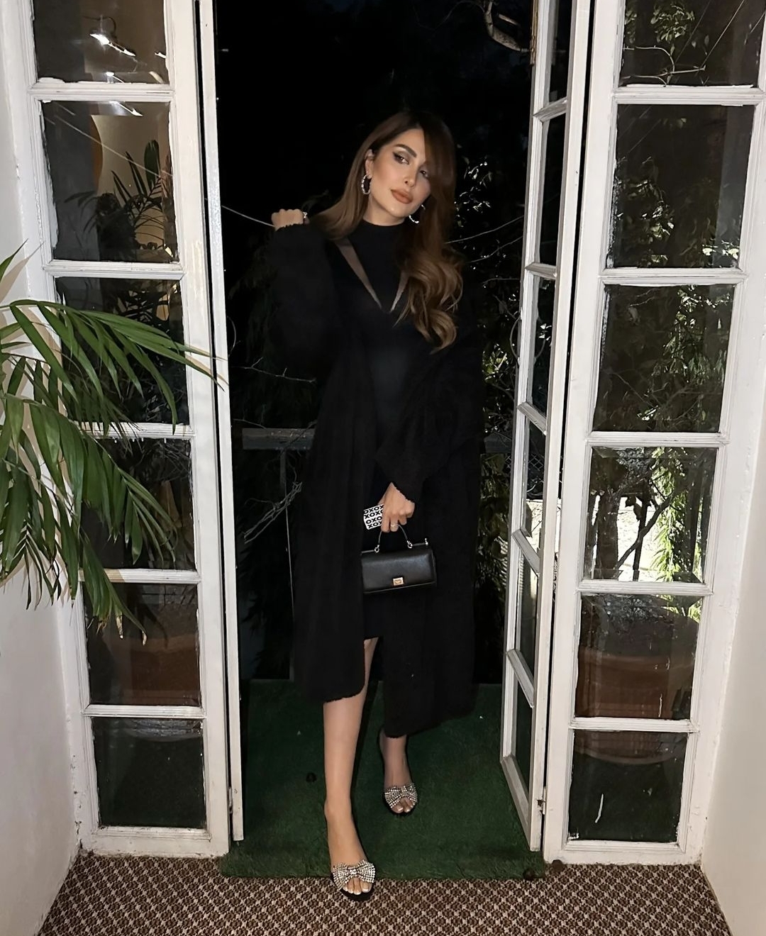 Sabeeka Imam New Gorgeous Pictures With Friends | Reviewit.pk