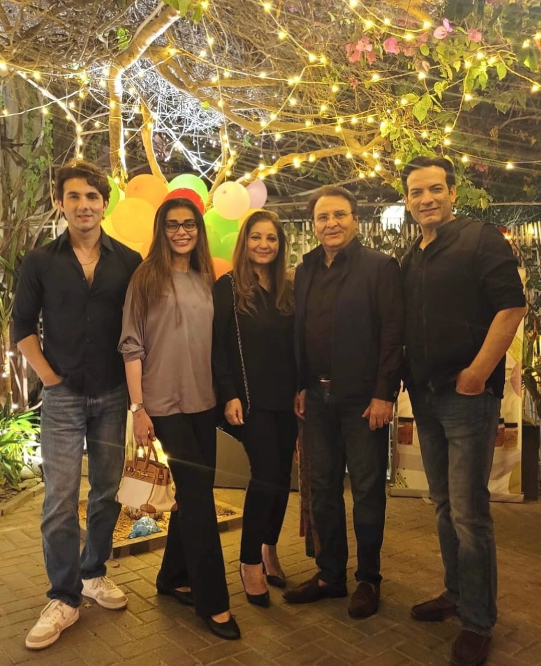 Saleem Sheikh's New Family Pictures From Karachi | Reviewit.pk