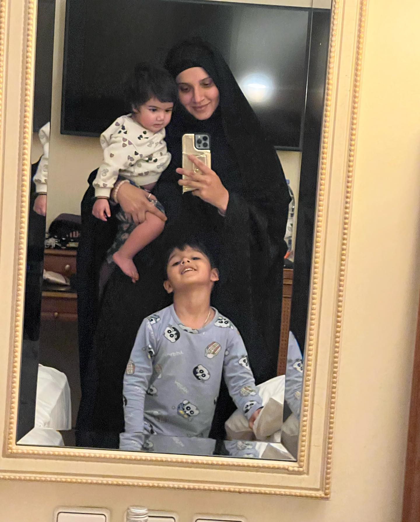 Sania Mirza Pictures From Madina With Family | Reviewit.pk