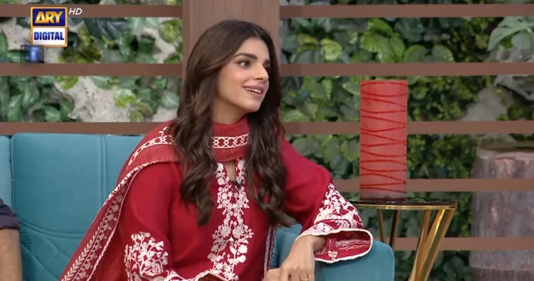 Sanam Saeed Talks About Doing Selective Television Projects | Reviewit.pk