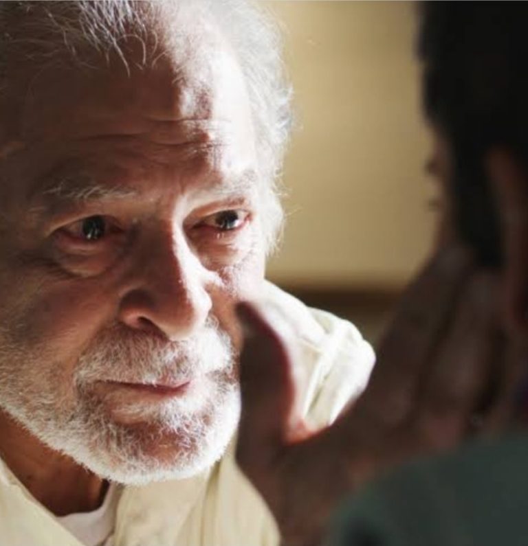 Veteran Pakistani Actor Qavi Khan Passes Away | Reviewit.pk