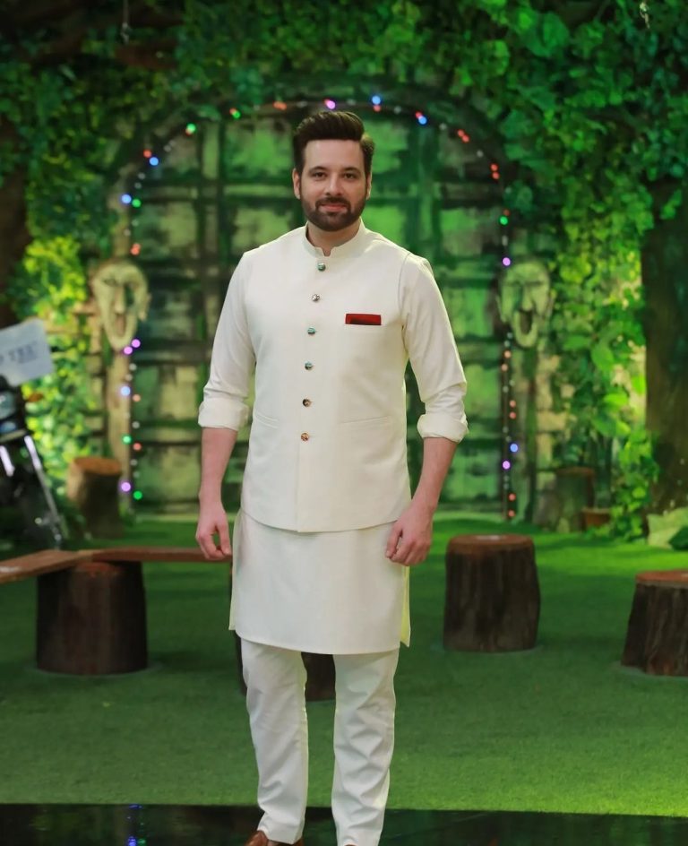 Mikaal Zulfiqar Shares Adorable Video of His Parents | Reviewit.pk