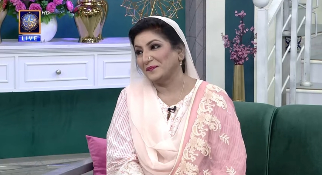 News Caster Ishrat Fatima Reveals How She Got Married And Husband's ...