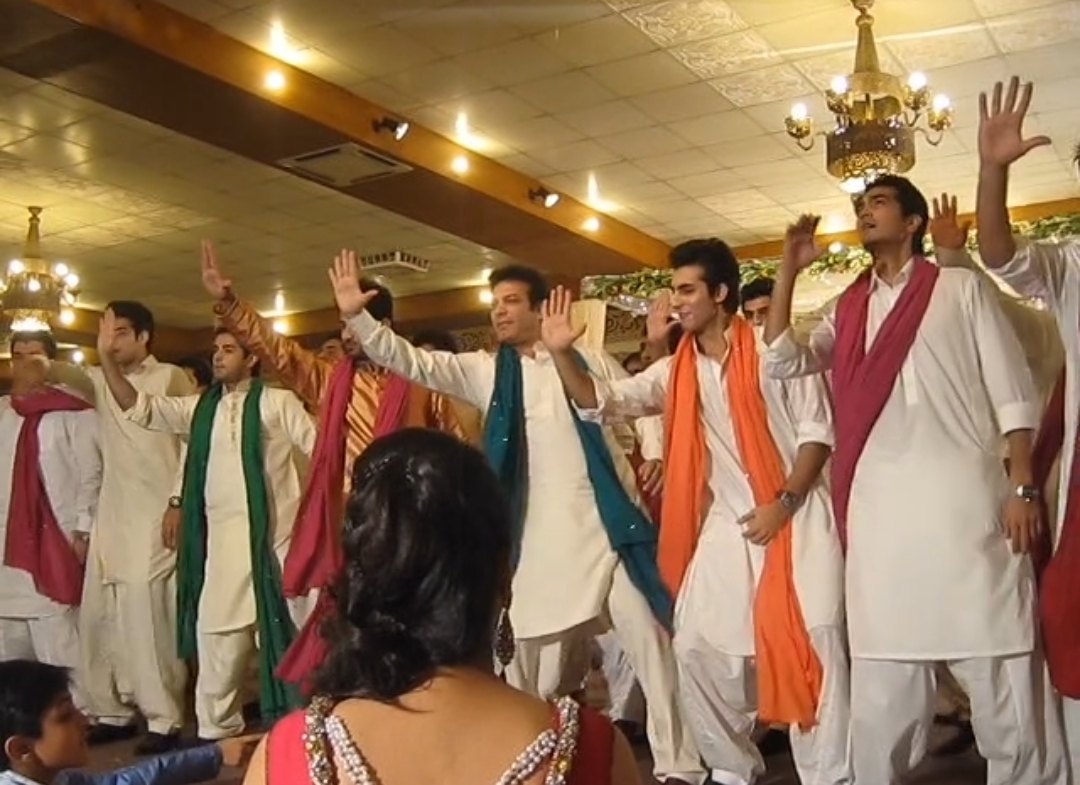 Saleem Sheikh Posts Old Dance Video of Shahroz Sabzwari & Shehzad ...