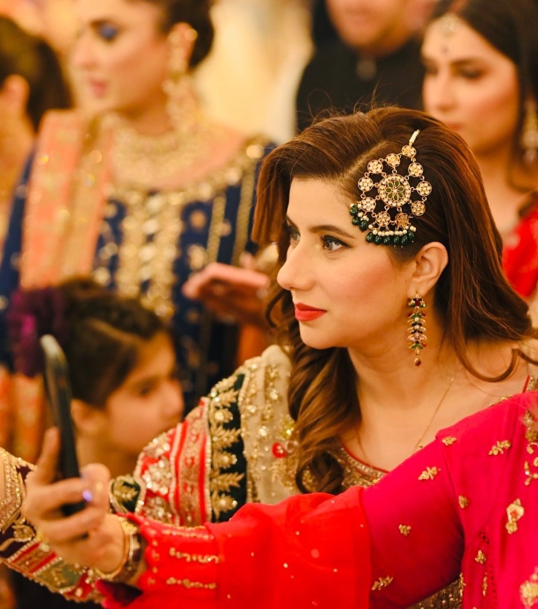 Anchor Syed Ali Haider's Adorable Pictures with Wife and Daughters ...