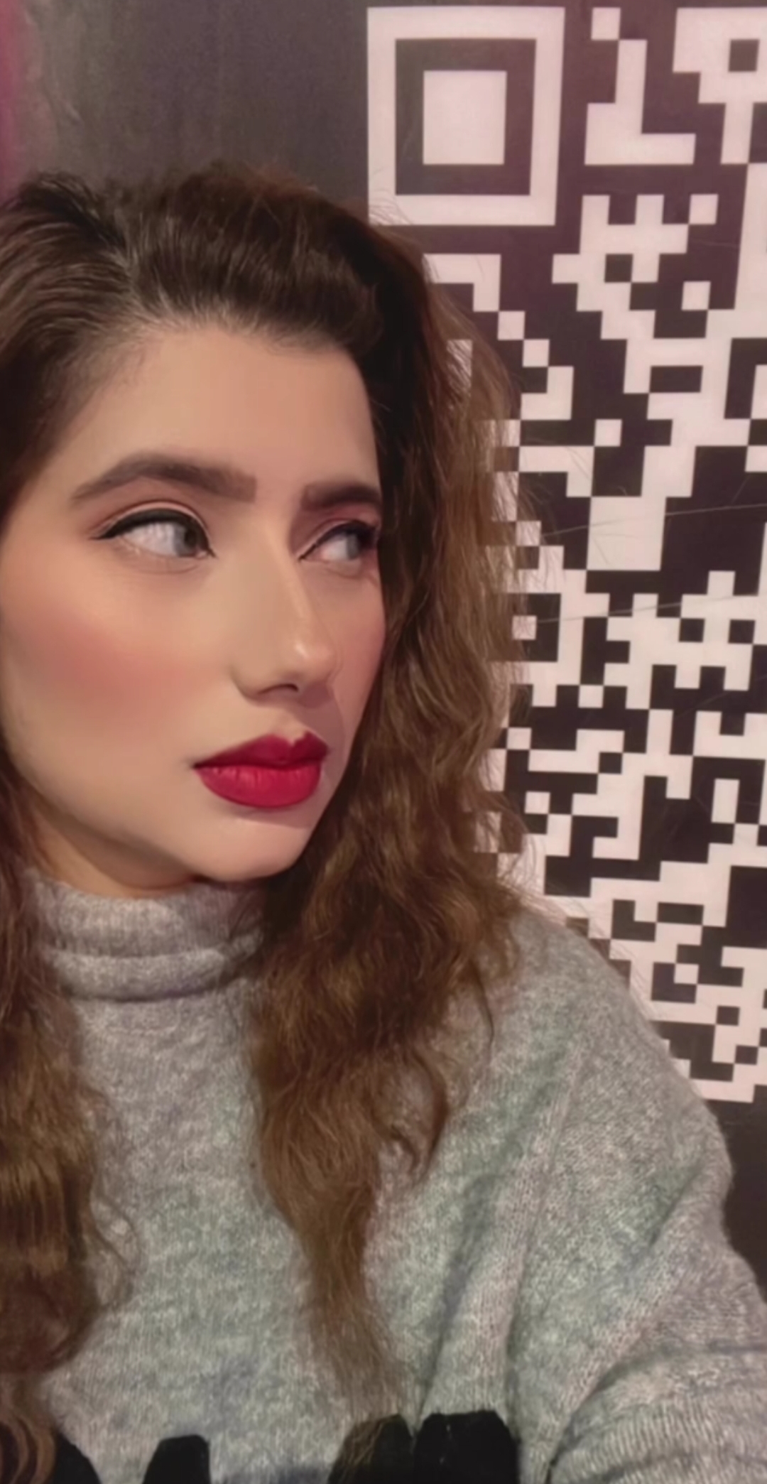 Anchor Syed Ali Haider's Adorable Pictures with Wife and Daughters ...