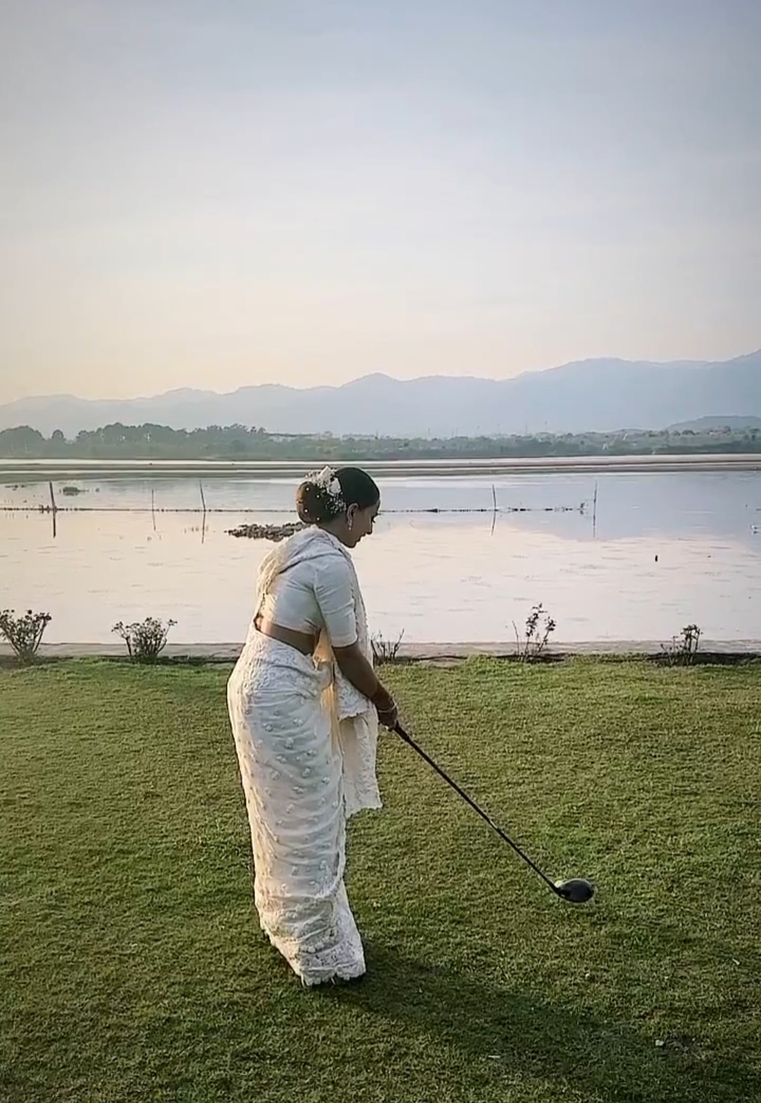 Ushna Shah HD Pictures With Husband Hamza Amin from Reception | Reviewit.pk