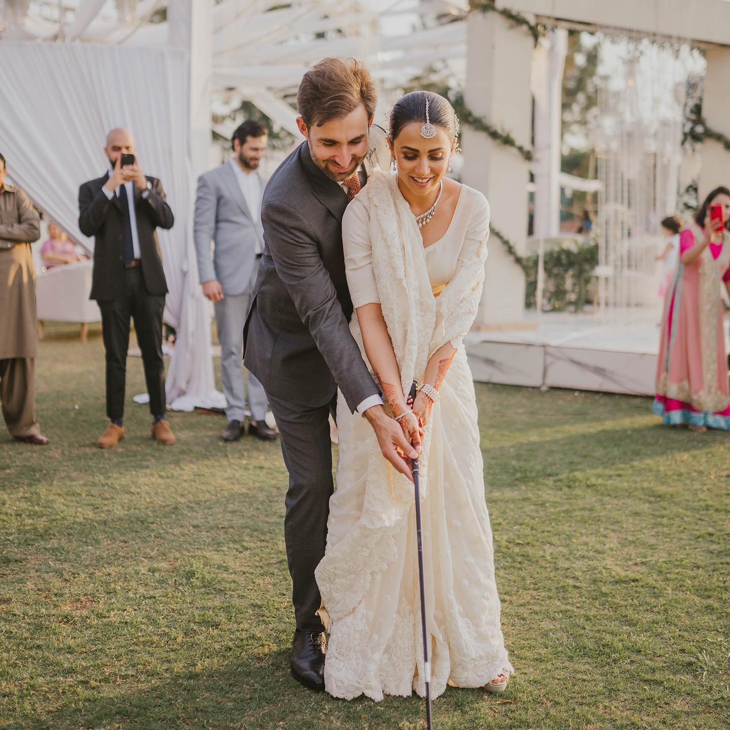 Ushna Shah HD Pictures With Husband Hamza Amin from Reception | Reviewit.pk