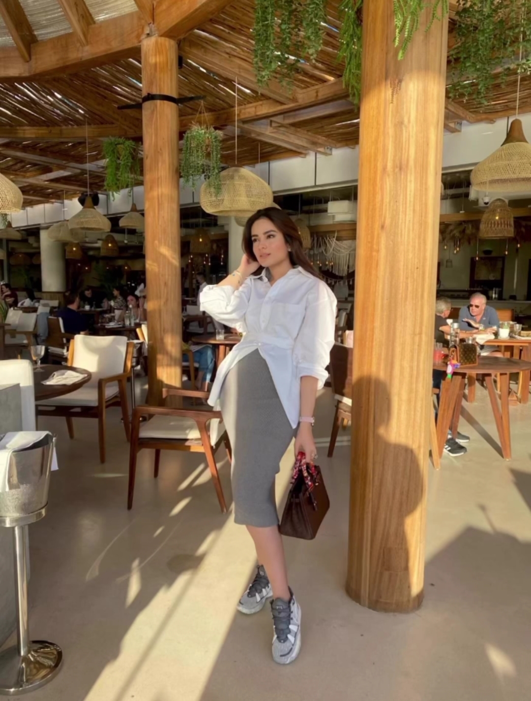 Gorgeous Alyzeh Gabol Shares Pictures Of Her Son | Reviewit.pk