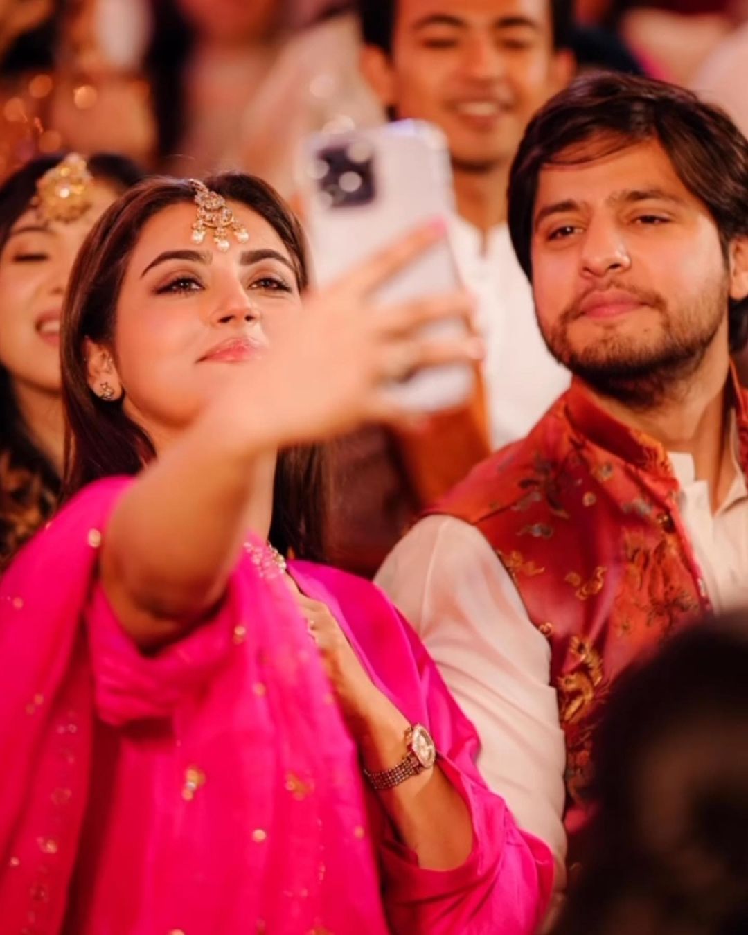 Hiba Bukhari And Arez Ahmed's Beautiful Pictures From A Family Wedding ...