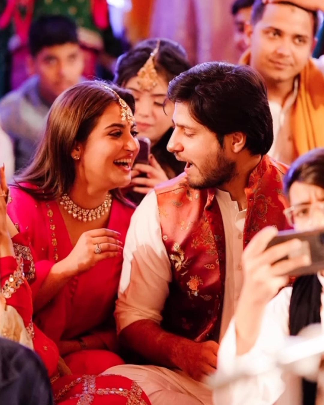 Hiba Bukhari And Arez Ahmed's Beautiful Pictures From A Family Wedding ...