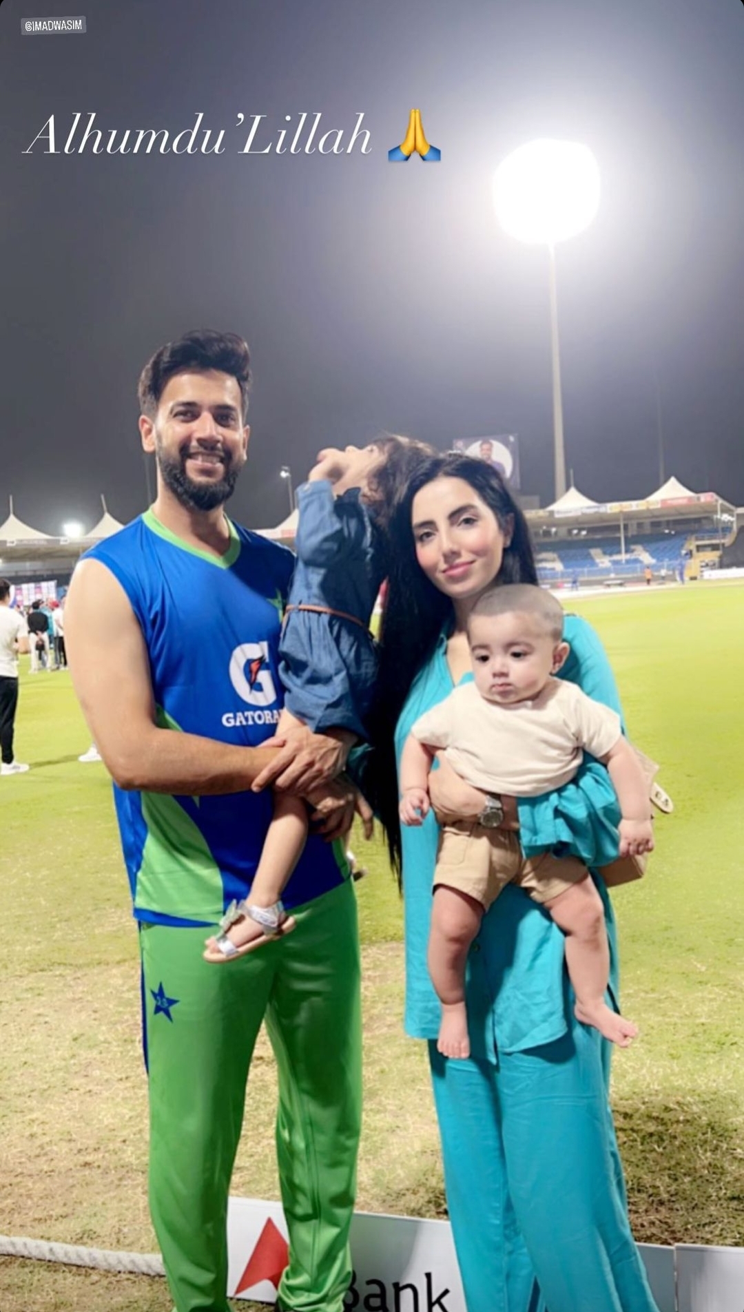 Imad Wasim New Adorable Family Clicks From Dubai | Reviewit.pk