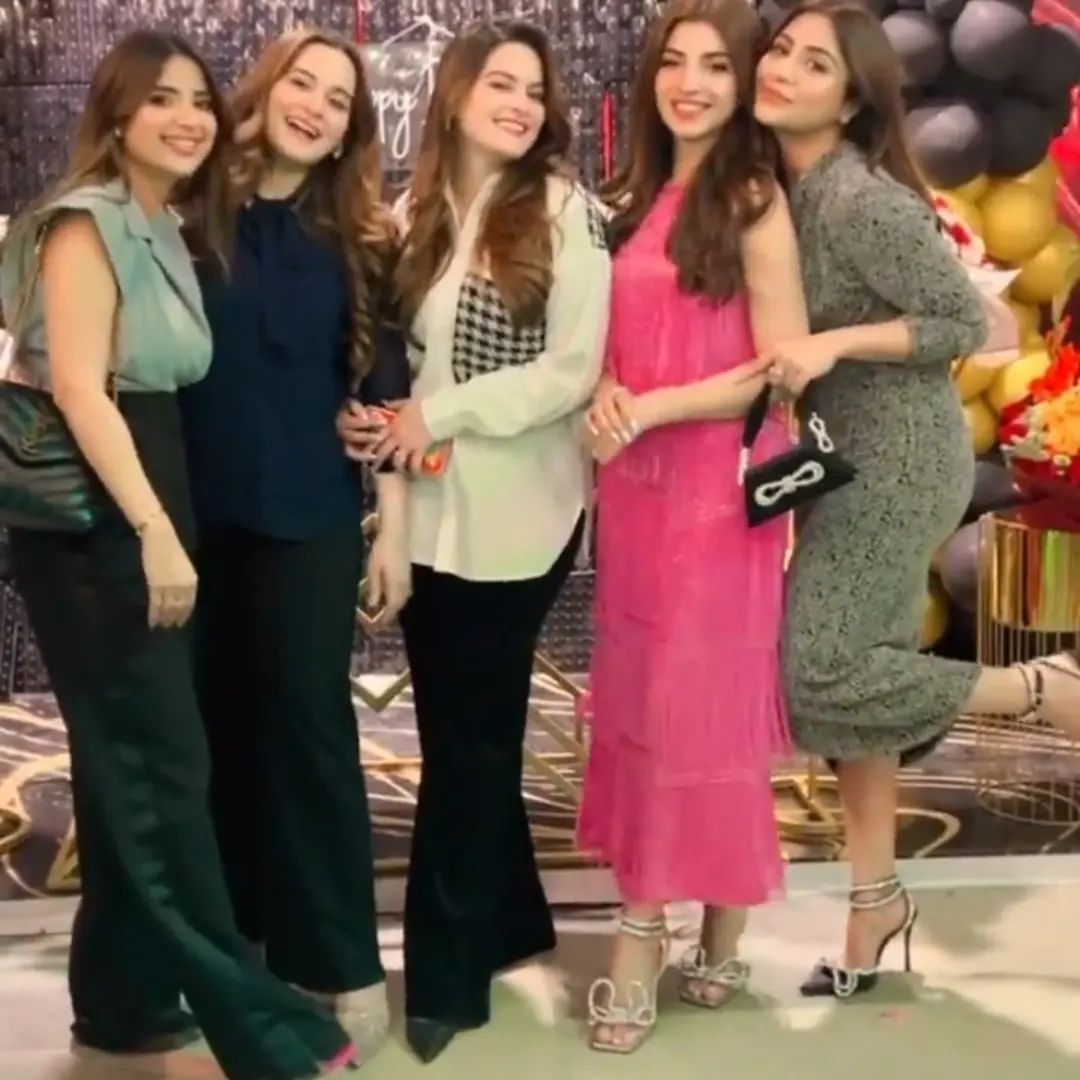 Kinza Hashmi Celebrates Her Birthday With Stars | Reviewit.pk