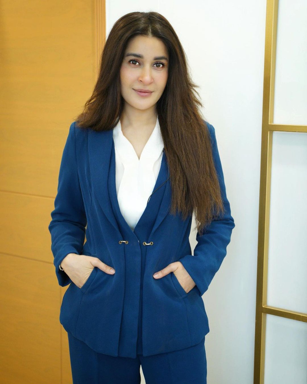 Shaista Lodhi Spotted With Daughter Emaan At A Wedding | Reviewit.pk