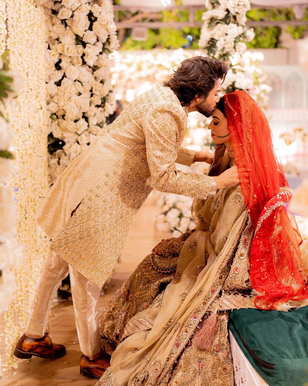 Laraib Khalid And Zarnab Fatima Gorgeous HD Wedding Shoot | Reviewit.pk