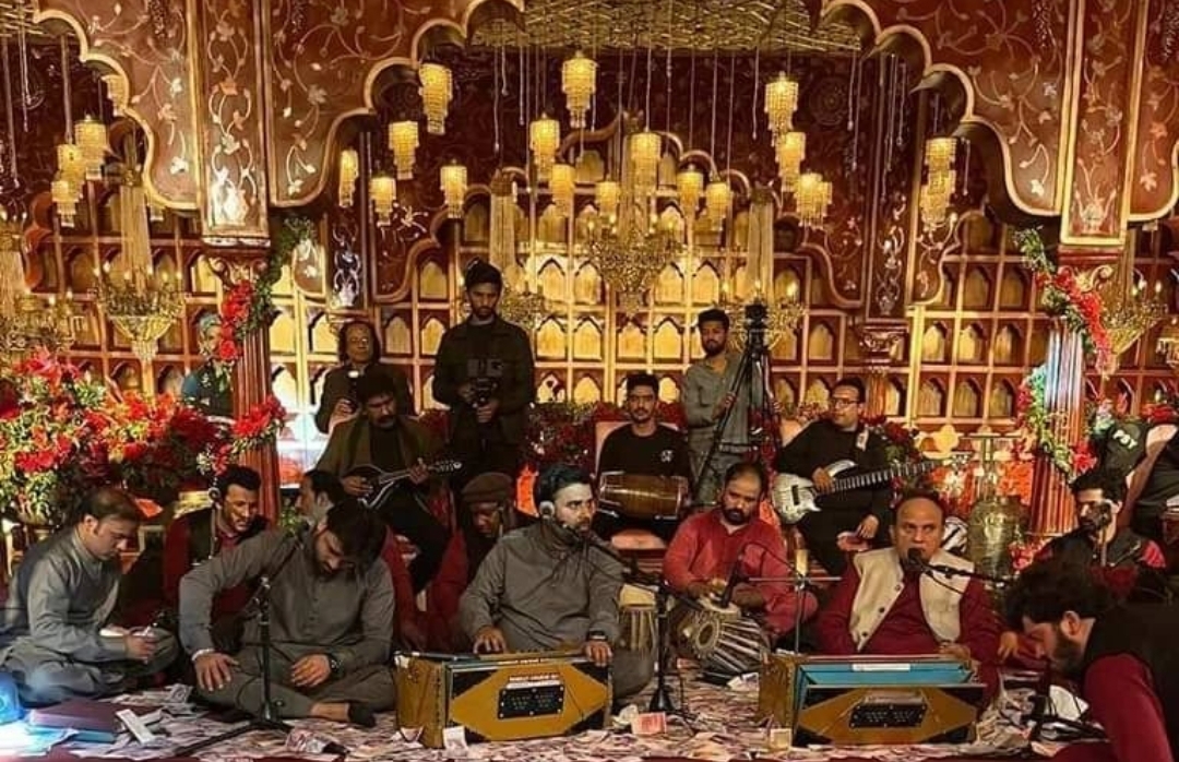 Qawali Night Picture from Wedding Gets Heavy Criticism for Money ...