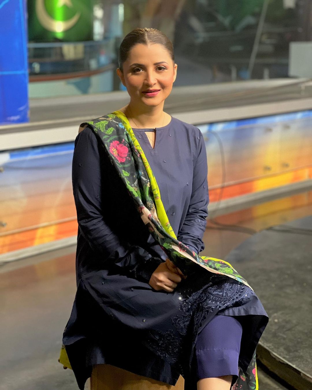 News Anchor Neelum Yousaf With Family In Dubai | Reviewit.pk