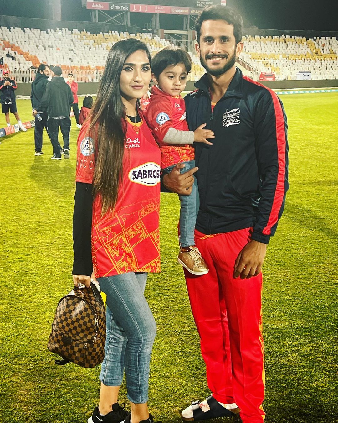 Samiya Khan And Hassan Ali Enjoying PSL 8 | Reviewit.pk