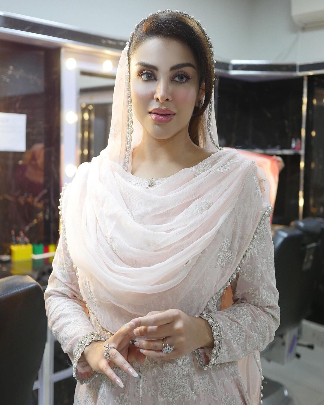 People Think Sara Bhatti Got Cosmetic Surgery Done | Reviewit.pk