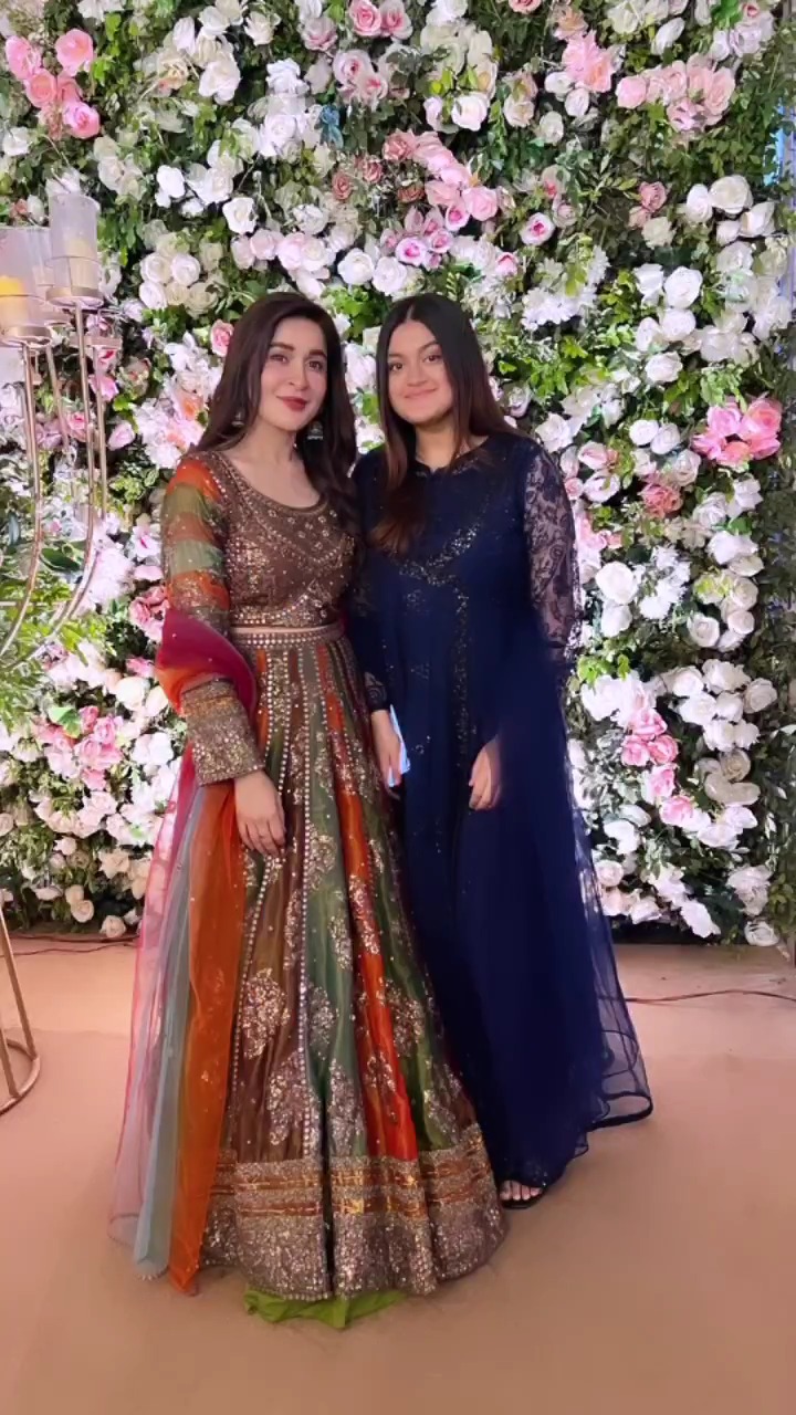Shaista Lodhi Spotted With Daughter Emaan At A Wedding | Reviewit.pk