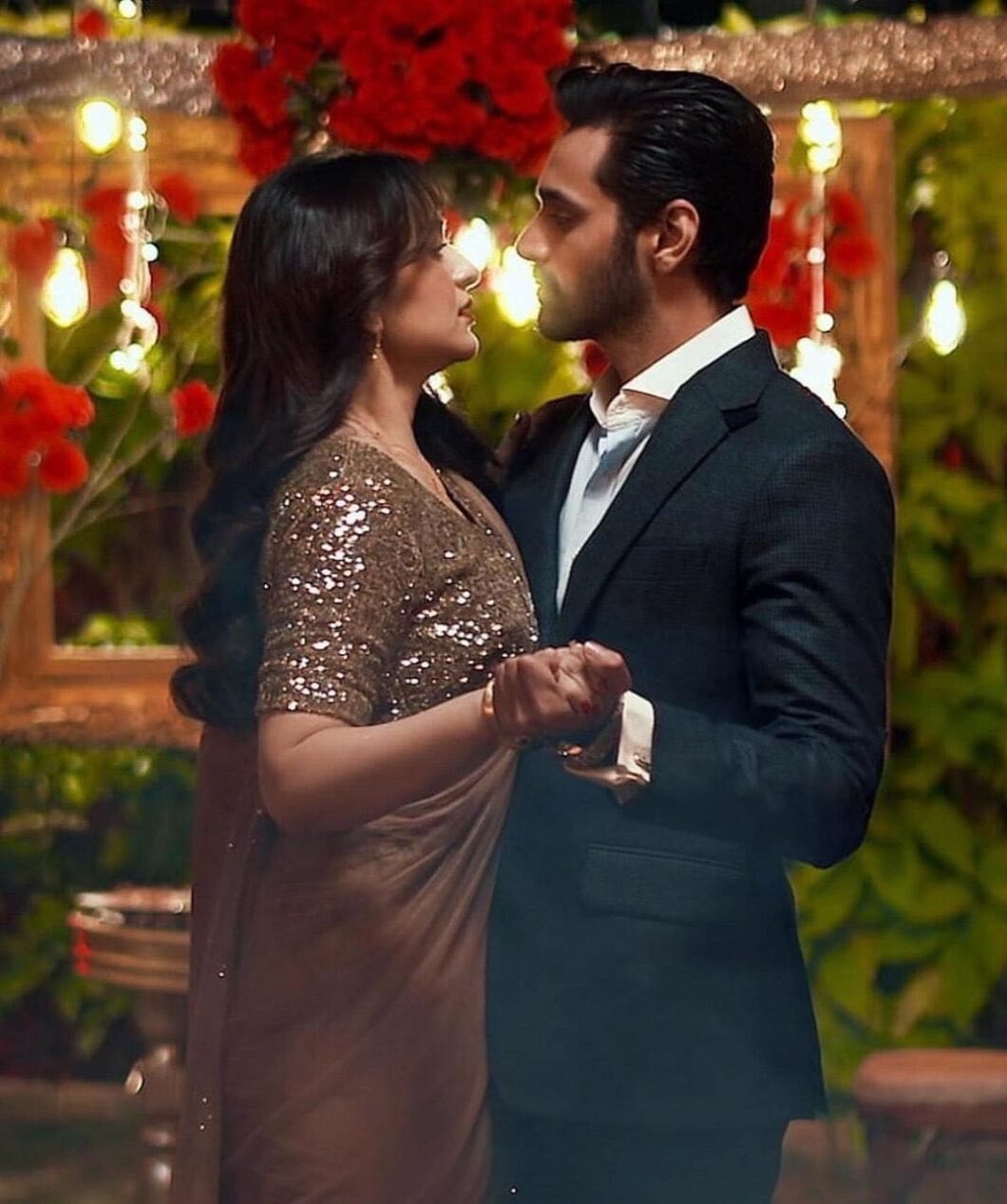 Viewers Angry on Tere Bin's Badly Written Character Meerab | Reviewit.pk