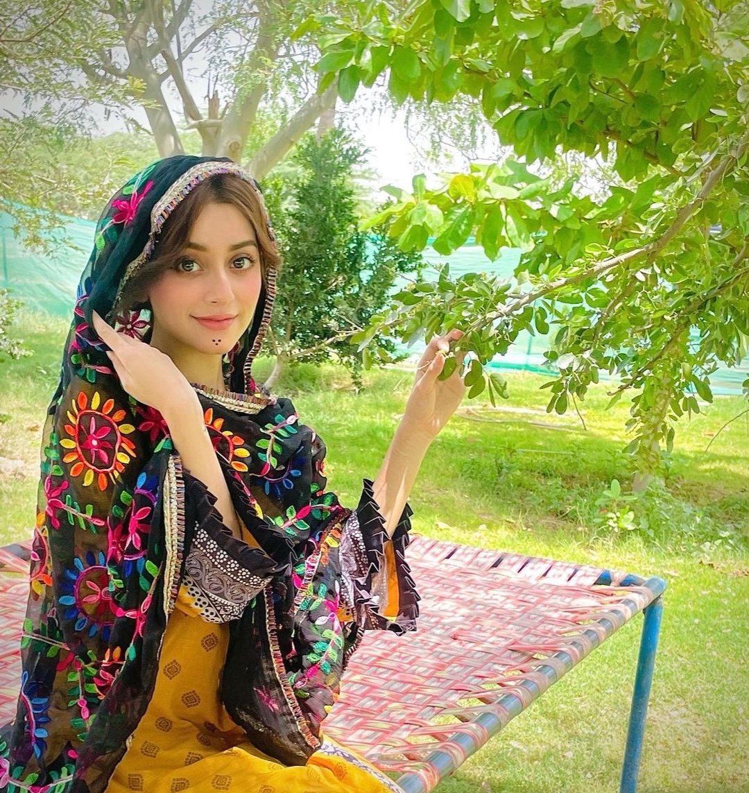 Alizeh Shah's New Upcoming Drama Details | Reviewit.pk