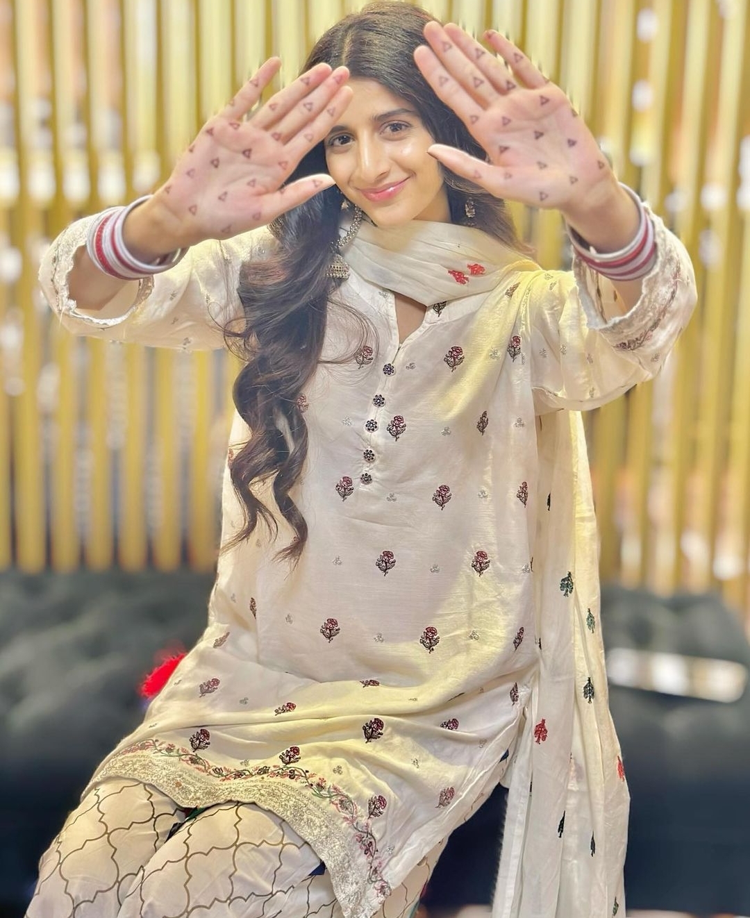 Pakistani Celebrities Pictures from Chand Raat Celebrations | Reviewit.pk