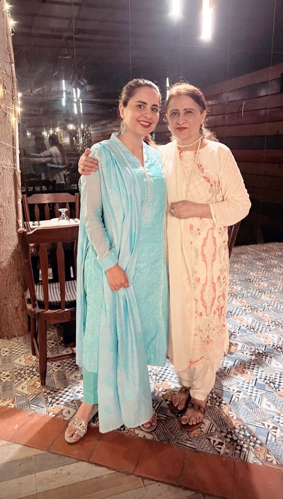 Fatima Effendi Sehr & Iftar Pictures With Family | Reviewit.pk