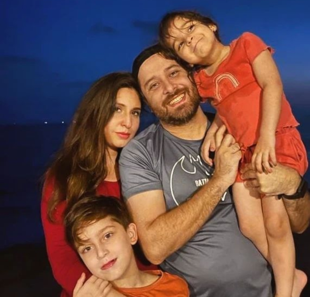 Haroon Shahid Shares Glimpses of His Eid With Family | Reviewit.pk